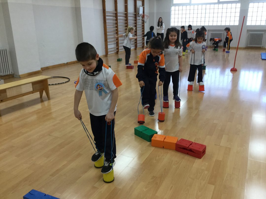 ¡Circuitos motrices en 1º EP! - Colegio La Compasión Escolapios